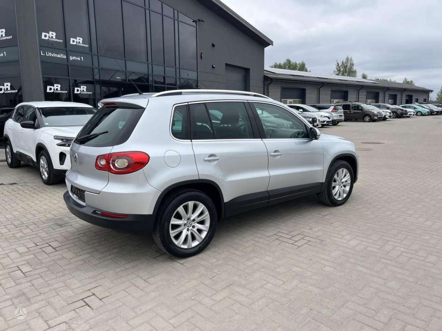 Pelēks Volkswagen Tiguan 2008 Tauragė, ar dzinēja tilpumu 1.97 L un nobraukumu 220 tūkst. km par 5400 €, foto 7 vietnē AUTOMOTO.COM.LV