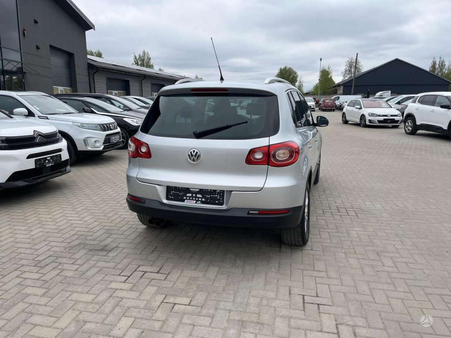 Pelēks Volkswagen Tiguan 2008 Tauragė, ar dzinēja tilpumu 1.97 L un nobraukumu 220 tūkst. km par 5400 €, foto 9 vietnē AUTOMOTO.COM.LV