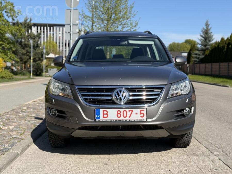 Grey Volkswagen Tiguan 2009 in Riga, with an engine capacity of 1.40 L and mileage of 0 thousand km for 5500 €, photo 1 on AUTOMOTO.COM.LV