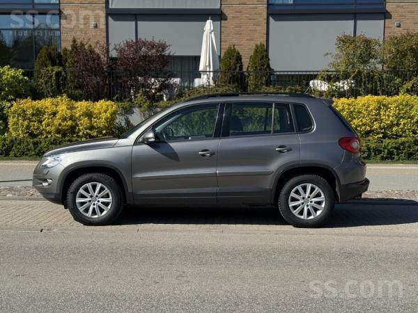 Grey Volkswagen Tiguan 2009 in Riga, with an engine capacity of 1.40 L and mileage of 0 thousand km for 5500 €, photo 2 on AUTOMOTO.COM.LV