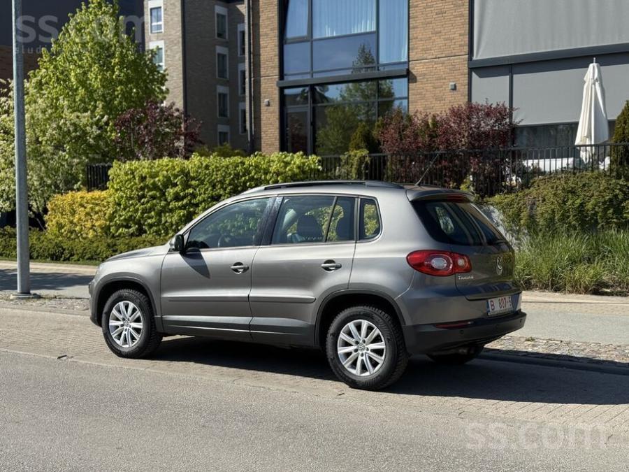 Grey Volkswagen Tiguan 2009 in Riga, with an engine capacity of 1.40 L and mileage of 0 thousand km for 5500 €, photo 3 on AUTOMOTO.COM.LV