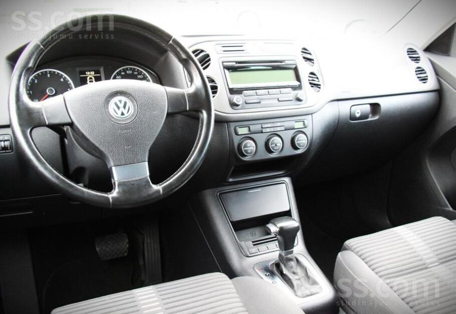 Grey Volkswagen Tiguan 2009 in Rezekne, with an engine capacity of 2.00 L and mileage of 321 thousand km for 6495 €, photo 7 on AUTOMOTO.COM.LV