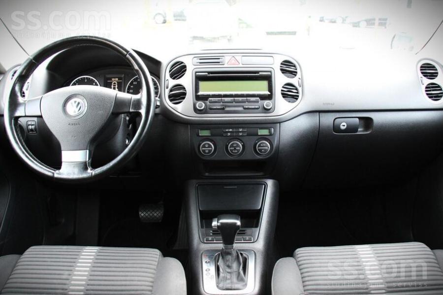 Grey Volkswagen Tiguan 2009 in Rezekne, with an engine capacity of 2.00 L and mileage of 321 thousand km for 6495 €, photo 8 on AUTOMOTO.COM.LV