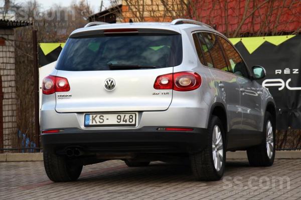 Grey Volkswagen Tiguan 2009 in Rezekne, with an engine capacity of 2.00 L and mileage of 321 thousand km for 6495 €, photo 9 on AUTOMOTO.COM.LV