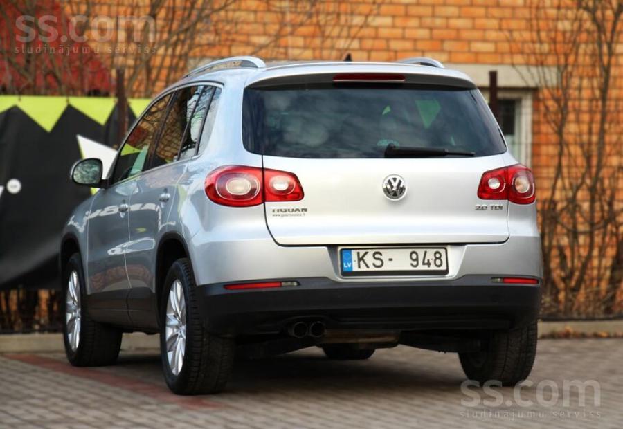 Grey Volkswagen Tiguan 2009 in Rezekne, with an engine capacity of 2.00 L and mileage of 321 thousand km for 6495 €, photo 10 on AUTOMOTO.COM.LV