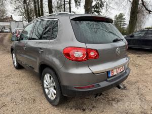 Pelēks Volkswagen Tiguan 2009 Rīga, ar dzinēja tilpumu 2.00 L un nobraukumu 231 tūkst. km par 6950 €, foto 3 vietnē AUTOMOTO.COM.LV