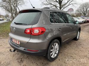 Pelēks Volkswagen Tiguan 2009 Rīga, ar dzinēja tilpumu 2.00 L un nobraukumu 231 tūkst. km par 6950 €, foto 5 vietnē AUTOMOTO.COM.LV