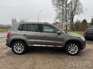 Pelēks Volkswagen Tiguan 2009 Rīga, ar dzinēja tilpumu 2.00 L un nobraukumu 231 tūkst. km par 6950 €, foto 6 vietnē AUTOMOTO.COM.LV