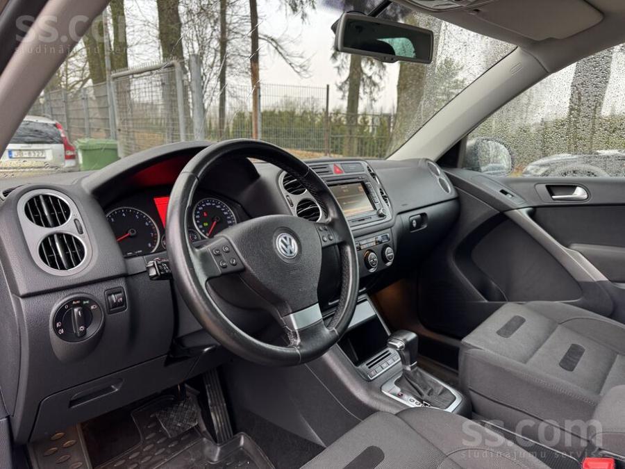 Pelēks Volkswagen Tiguan 2009 Rīga, ar dzinēja tilpumu 2.00 L un nobraukumu 231 tūkst. km par 6950 €, foto 10 vietnē AUTOMOTO.COM.LV