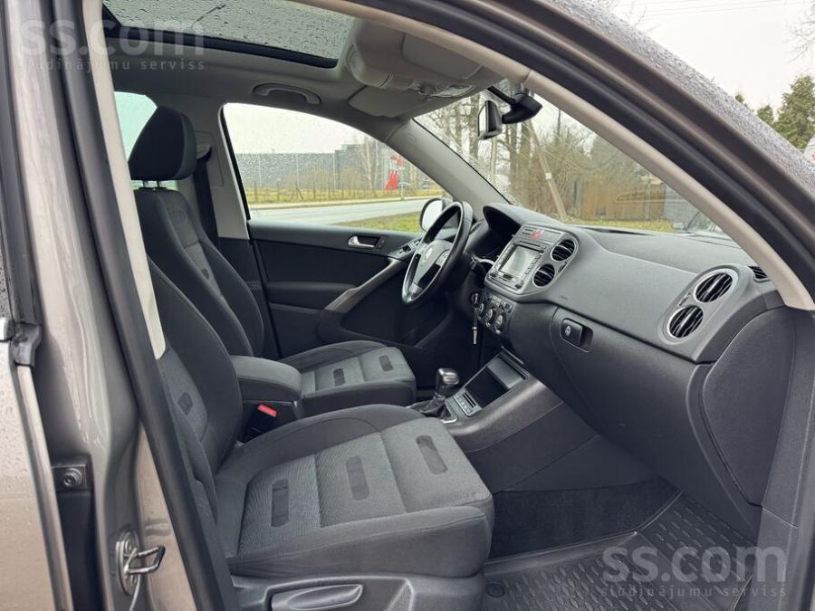 Pelēks Volkswagen Tiguan 2009 Rīga, ar dzinēja tilpumu 2.00 L un nobraukumu 231 tūkst. km par 6950 €, foto 17 vietnē AUTOMOTO.COM.LV