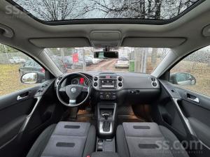 Pelēks Volkswagen Tiguan 2009 Rīga, ar dzinēja tilpumu 2.00 L un nobraukumu 231 tūkst. km par 6950 €, foto 20 vietnē AUTOMOTO.COM.LV