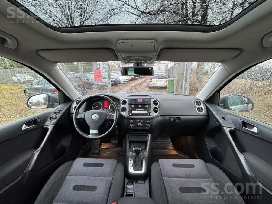 Pelēks Volkswagen Tiguan 2009 Rīga, ar dzinēja tilpumu 2.00 L un nobraukumu 231 tūkst. km par 6950 €, foto 20 vietnē AUTOMOTO.COM.LV