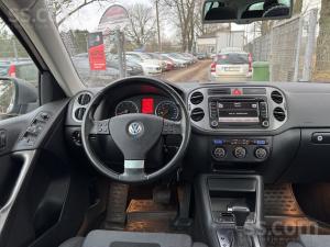 Pelēks Volkswagen Tiguan 2009 Rīga, ar dzinēja tilpumu 2.00 L un nobraukumu 231 tūkst. km par 6950 €, foto 21 vietnē AUTOMOTO.COM.LV