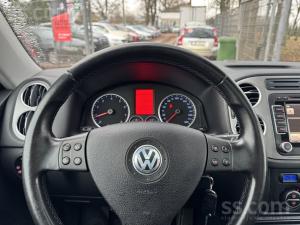 Pelēks Volkswagen Tiguan 2009 Rīga, ar dzinēja tilpumu 2.00 L un nobraukumu 231 tūkst. km par 6950 €, foto 22 vietnē AUTOMOTO.COM.LV