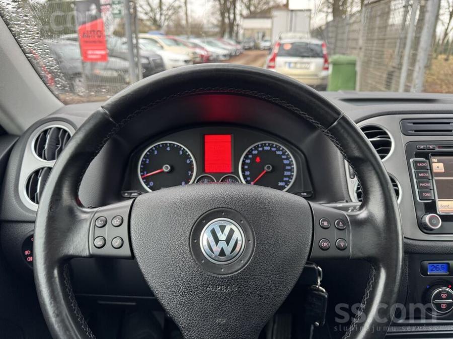 Pelēks Volkswagen Tiguan 2009 Rīga, ar dzinēja tilpumu 2.00 L un nobraukumu 231 tūkst. km par 6950 €, foto 22 vietnē AUTOMOTO.COM.LV