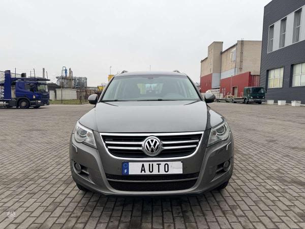Grey Volkswagen Tiguan 2009 in Taurage, with an engine capacity of 1.97 L and mileage of 267 thousand km for 6699 €, photo 2 on AUTOMOTO.COM.LV