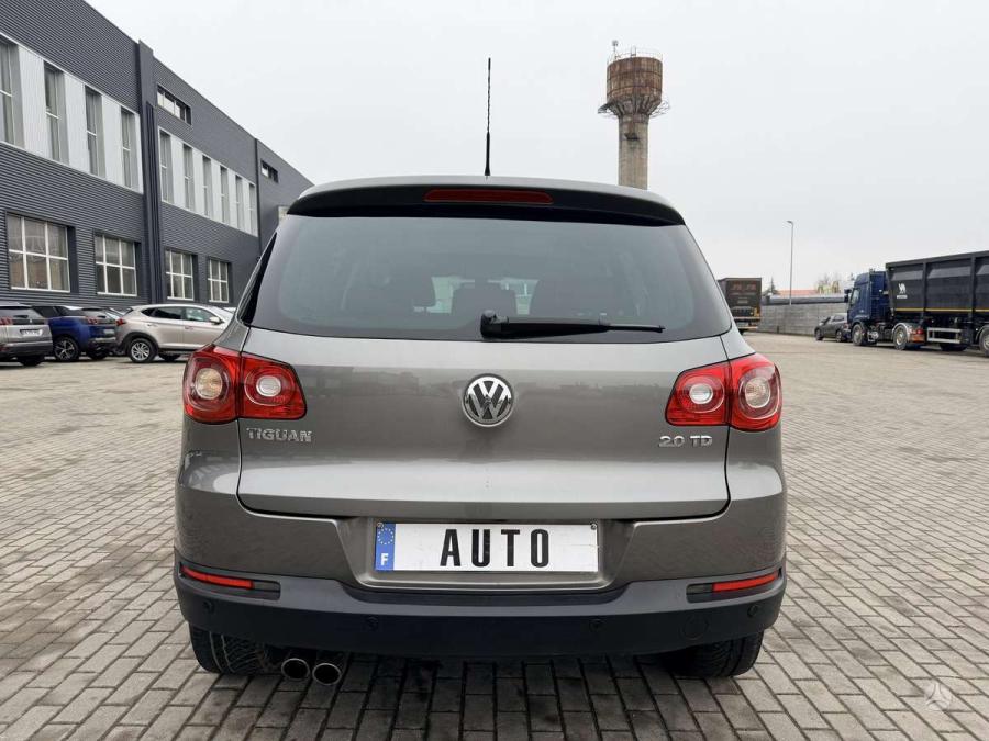 Pelēks Volkswagen Tiguan 2009 Tauragė, ar dzinēja tilpumu 1.97 L un nobraukumu 267 tūkst. km par 6699 €, foto 10 vietnē AUTOMOTO.COM.LV