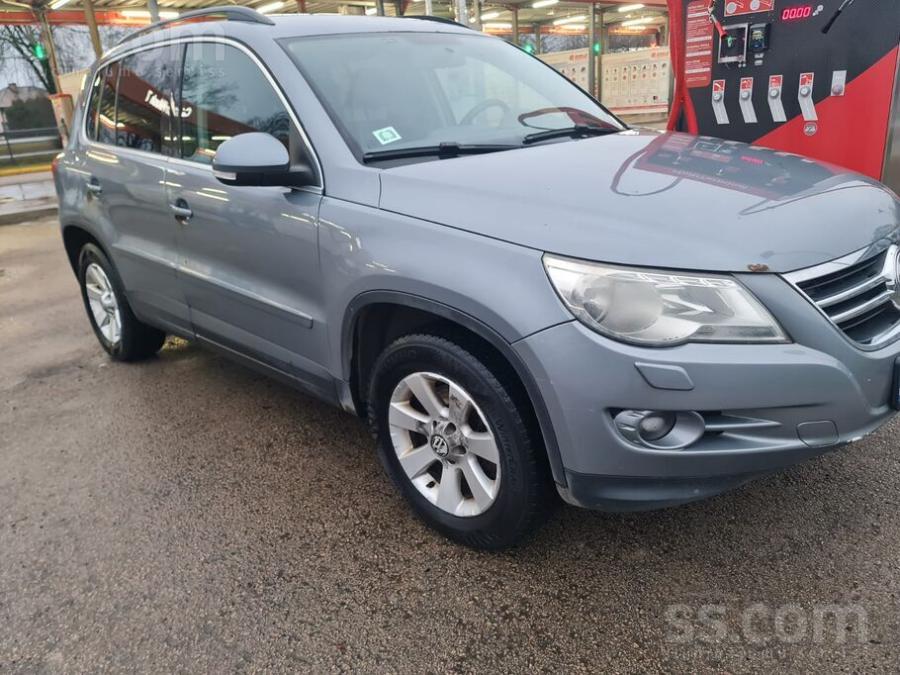 Grey Volkswagen Tiguan 2009 in Riga, with an engine capacity of 2.00 L and mileage of 399 thousand km for 3300 €, photo 4 on AUTOMOTO.COM.LV