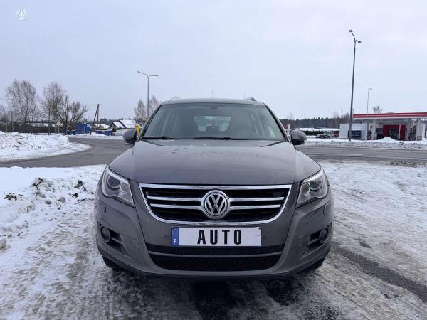 Grey Volkswagen Tiguan 2009 in Taurage, with an engine capacity of 1.97 L and mileage of 267 thousand km for 6499 €, photo 2 on AUTOMOTO.COM.LV