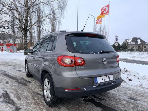 Grey Volkswagen Tiguan 2009 in Taurage, with an engine capacity of 1.97 L and mileage of 267 thousand km for 6499 €, photo 9 on AUTOMOTO.COM.LV