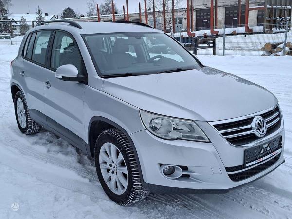 Grey Volkswagen Tiguan 2009 in Ukmerge, with an engine capacity of 1.40 L and mileage of 263 thousand km for 4500 €, photo 2 on AUTOMOTO.COM.LV