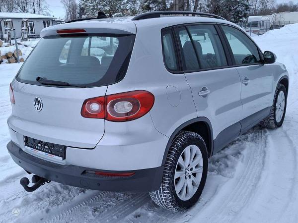 Grey Volkswagen Tiguan 2009 in Ukmerge, with an engine capacity of 1.40 L and mileage of 263 thousand km for 4500 €, photo 3 on AUTOMOTO.COM.LV