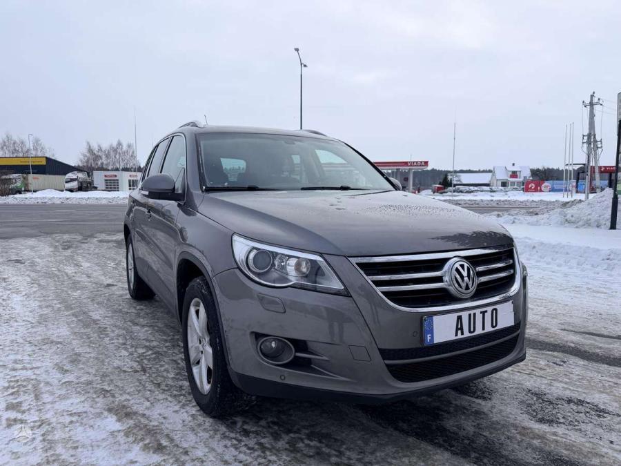 Pelēks Volkswagen Tiguan 2009 Tauragė, ar dzinēja tilpumu 1.97 L un nobraukumu 267 tūkst. km par 6499 €, foto 1 vietnē AUTOMOTO.COM.LV