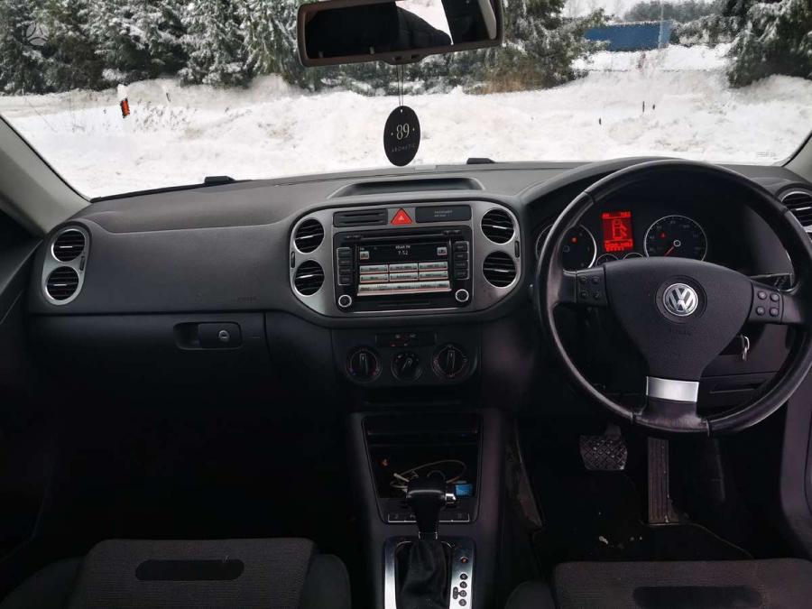 Pelēks Volkswagen Tiguan 2009 Raseiniai, ar dzinēja tilpumu 2.00 L un nobraukumu 161 tūkst. km par 2950 €, foto 6 vietnē AUTOMOTO.COM.LV