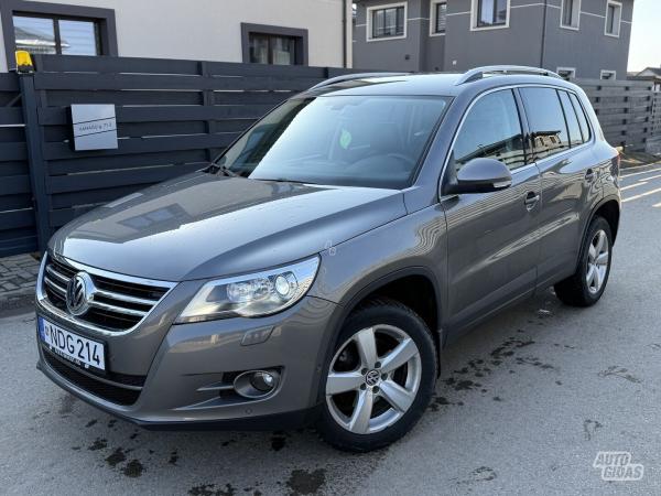 Pelēks Volkswagen Tiguan 2009 Viļņa, ar dzinēja tilpumu 2.00 L un nobraukumu 240 tūkst. km par 4550 €, foto 1 vietnē AUTOMOTO.COM.LV