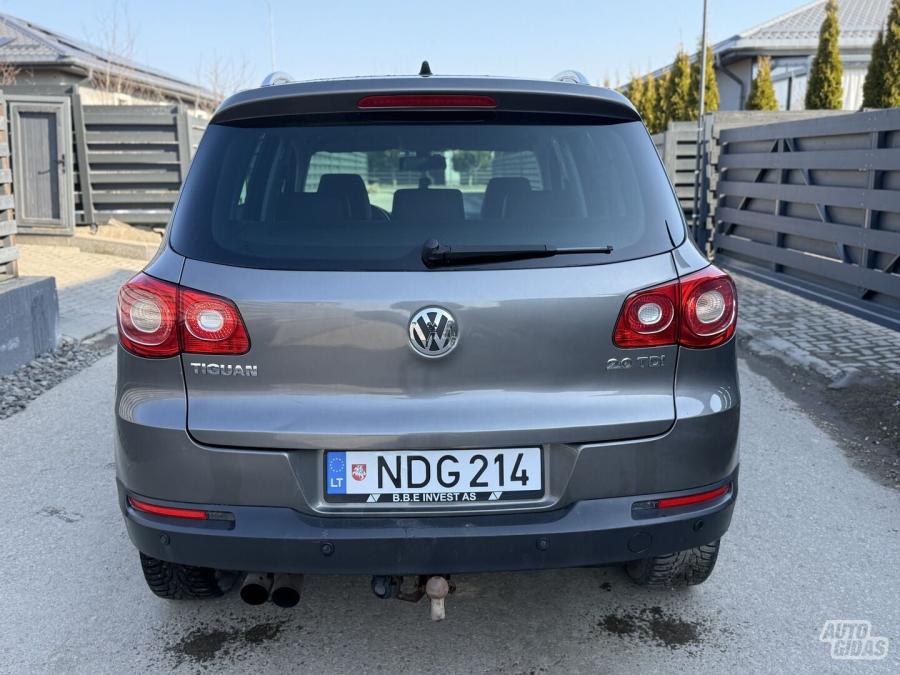 Pelēks Volkswagen Tiguan 2009 Viļņa, ar dzinēja tilpumu 2.00 L un nobraukumu 240 tūkst. km par 4550 €, foto 3 vietnē AUTOMOTO.COM.LV