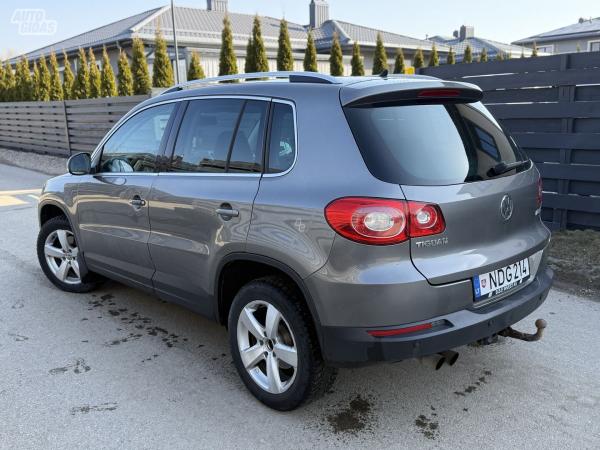 Pelēks Volkswagen Tiguan 2009 Viļņa, ar dzinēja tilpumu 2.00 L un nobraukumu 240 tūkst. km par 4550 €, foto 4 vietnē AUTOMOTO.COM.LV
