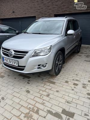 Grey Volkswagen Tiguan 2009 in Vilnius, with an engine capacity of 2.00 L and mileage of 300 thousand km for 5950 €, photo  on AUTOMOTO.COM.LV