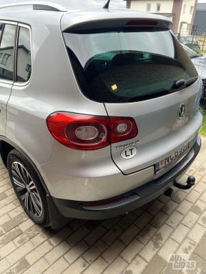 Pelēks Volkswagen Tiguan 2009 Viļņa, ar dzinēja tilpumu 2.00 L un nobraukumu 300 tūkst. km par 5950 €, foto 4 vietnē AUTOMOTO.COM.LV