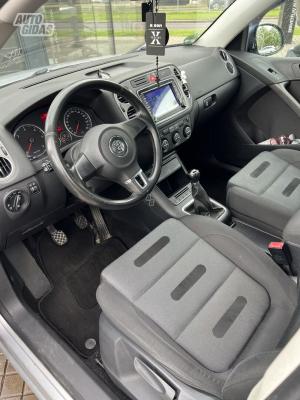 Pelēks Volkswagen Tiguan 2009 Viļņa, ar dzinēja tilpumu 2.00 L un nobraukumu 300 tūkst. km par 5950 €, foto 8 vietnē AUTOMOTO.COM.LV