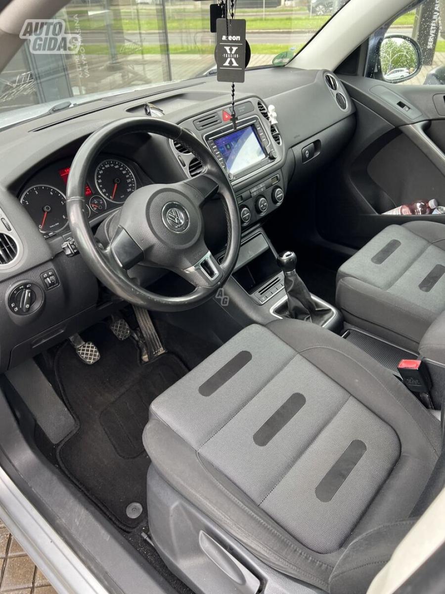 Pelēks Volkswagen Tiguan 2009 Viļņa, ar dzinēja tilpumu 2.00 L un nobraukumu 300 tūkst. km par 5950 €, foto 8 vietnē AUTOMOTO.COM.LV