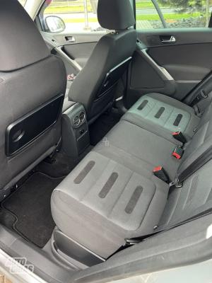 Pelēks Volkswagen Tiguan 2009 Viļņa, ar dzinēja tilpumu 2.00 L un nobraukumu 300 tūkst. km par 5950 €, foto 10 vietnē AUTOMOTO.COM.LV