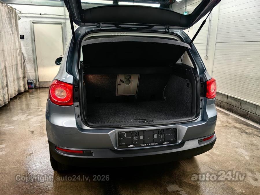 Pelēks Volkswagen Tiguan 2009 Viljandi, ar dzinēja tilpumu 2.00 L un nobraukumu 247 tūkst. km par 6190 €, foto 16 vietnē AUTOMOTO.COM.LV