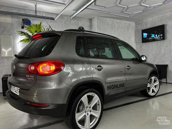 Pelēks Volkswagen Tiguan 2009 Kauņa, ar dzinēja tilpumu 2.00 L un nobraukumu 277 tūkst. km par 6950 €, foto 2 vietnē AUTOMOTO.COM.LV
