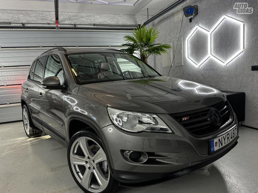 Grey Volkswagen Tiguan 2009 in Kaunas, with an engine capacity of 2.00 L and mileage of 277 thousand km for 6950 €, photo 4 on AUTOMOTO.COM.LV