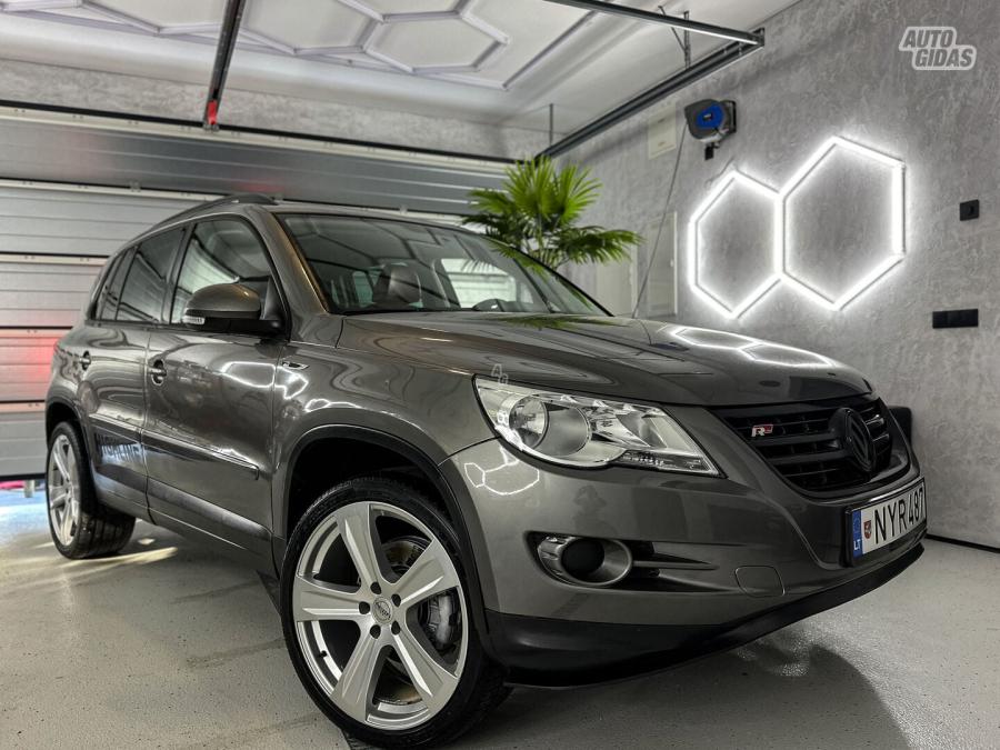 Grey Volkswagen Tiguan 2009 in Kaunas, with an engine capacity of 2.00 L and mileage of 277 thousand km for 6950 €, photo 5 on AUTOMOTO.COM.LV