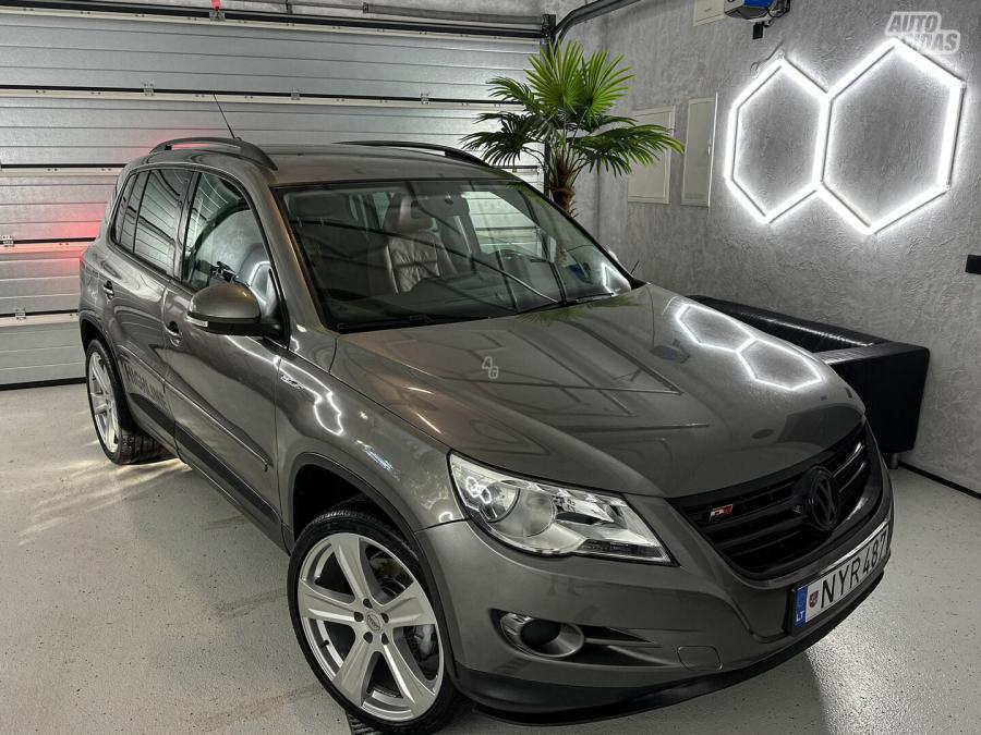 Grey Volkswagen Tiguan 2009 in Kaunas, with an engine capacity of 2.00 L and mileage of 277 thousand km for 6950 €, photo 8 on AUTOMOTO.COM.LV
