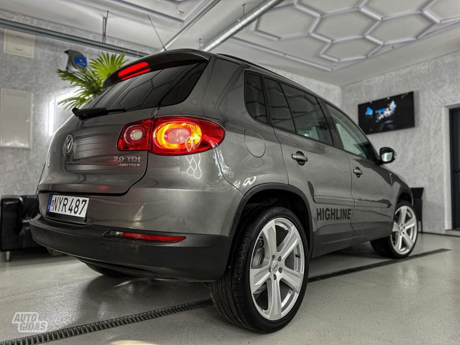 Grey Volkswagen Tiguan 2009 in Kaunas, with an engine capacity of 2.00 L and mileage of 277 thousand km for 6950 €, photo 9 on AUTOMOTO.COM.LV