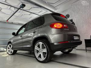 Grey Volkswagen Tiguan 2009 in Kaunas, with an engine capacity of 2.00 L and mileage of 277 thousand km for 6950 €, photo 11 on AUTOMOTO.COM.LV