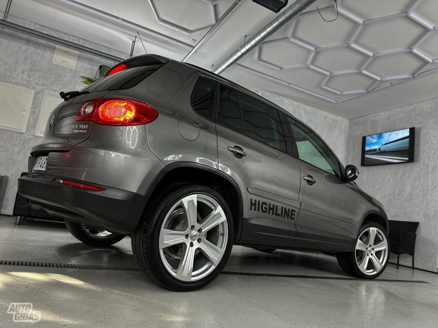 Grey Volkswagen Tiguan 2009 in Kaunas, with an engine capacity of 2.00 L and mileage of 277 thousand km for 6950 €, photo 13 on AUTOMOTO.COM.LV