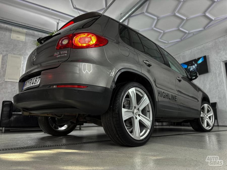 Grey Volkswagen Tiguan 2009 in Kaunas, with an engine capacity of 2.00 L and mileage of 277 thousand km for 6950 €, photo 15 on AUTOMOTO.COM.LV