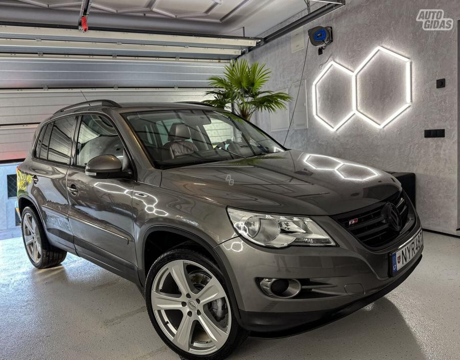 Grey Volkswagen Tiguan 2009 in Kaunas, with an engine capacity of 2.00 L and mileage of 277 thousand km for 6950 €, photo 16 on AUTOMOTO.COM.LV