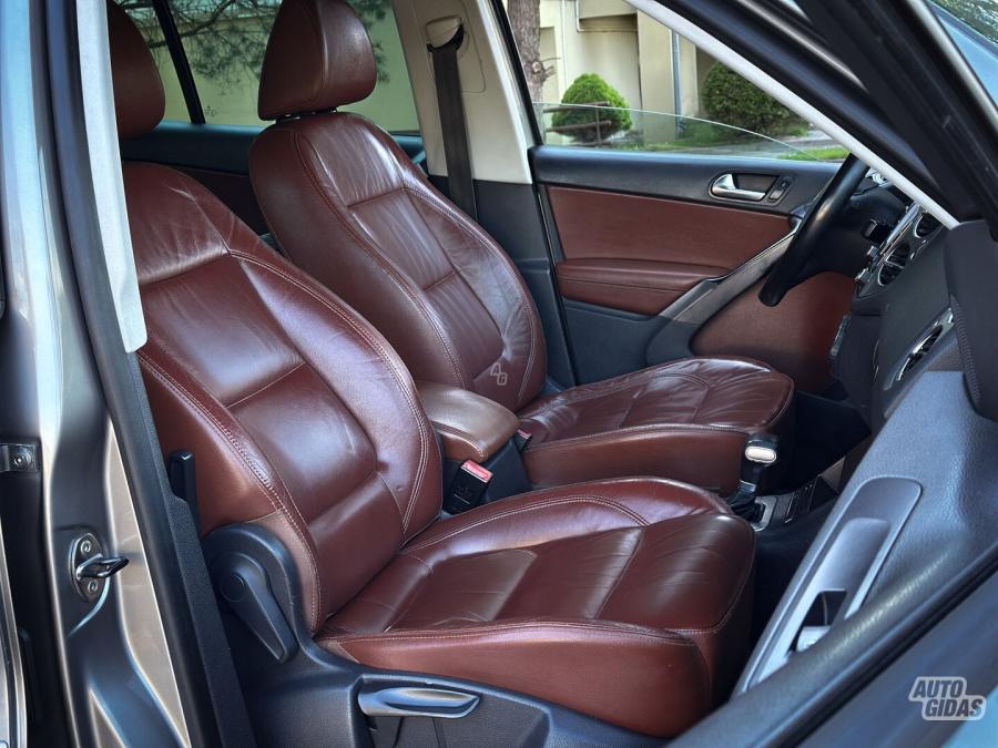 Grey Volkswagen Tiguan 2009 in Kaunas, with an engine capacity of 2.00 L and mileage of 277 thousand km for 6950 €, photo 22 on AUTOMOTO.COM.LV