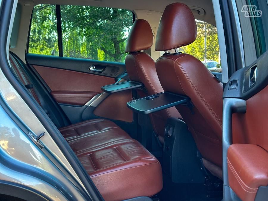 Grey Volkswagen Tiguan 2009 in Kaunas, with an engine capacity of 2.00 L and mileage of 277 thousand km for 6950 €, photo 26 on AUTOMOTO.COM.LV