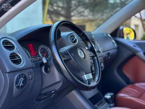 Grey Volkswagen Tiguan 2009 in Kaunas, with an engine capacity of 2.00 L and mileage of 277 thousand km for 6950 €, photo 27 on AUTOMOTO.COM.LV