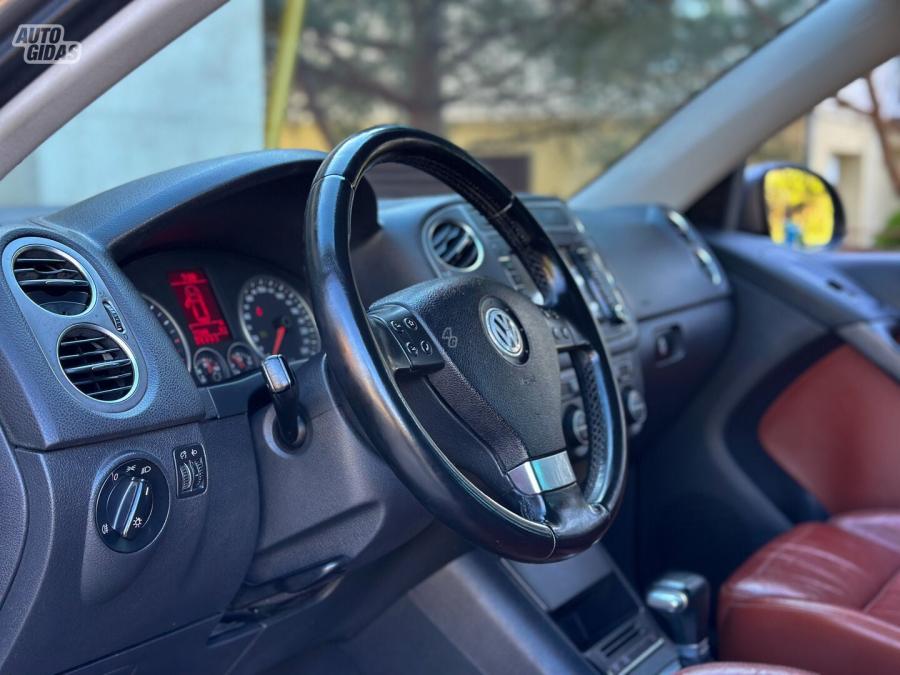 Grey Volkswagen Tiguan 2009 in Kaunas, with an engine capacity of 2.00 L and mileage of 277 thousand km for 6950 €, photo 27 on AUTOMOTO.COM.LV